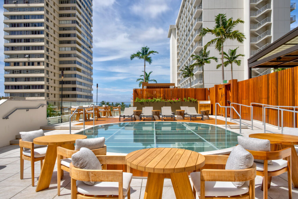 Alohilani Longboard Club Lounge